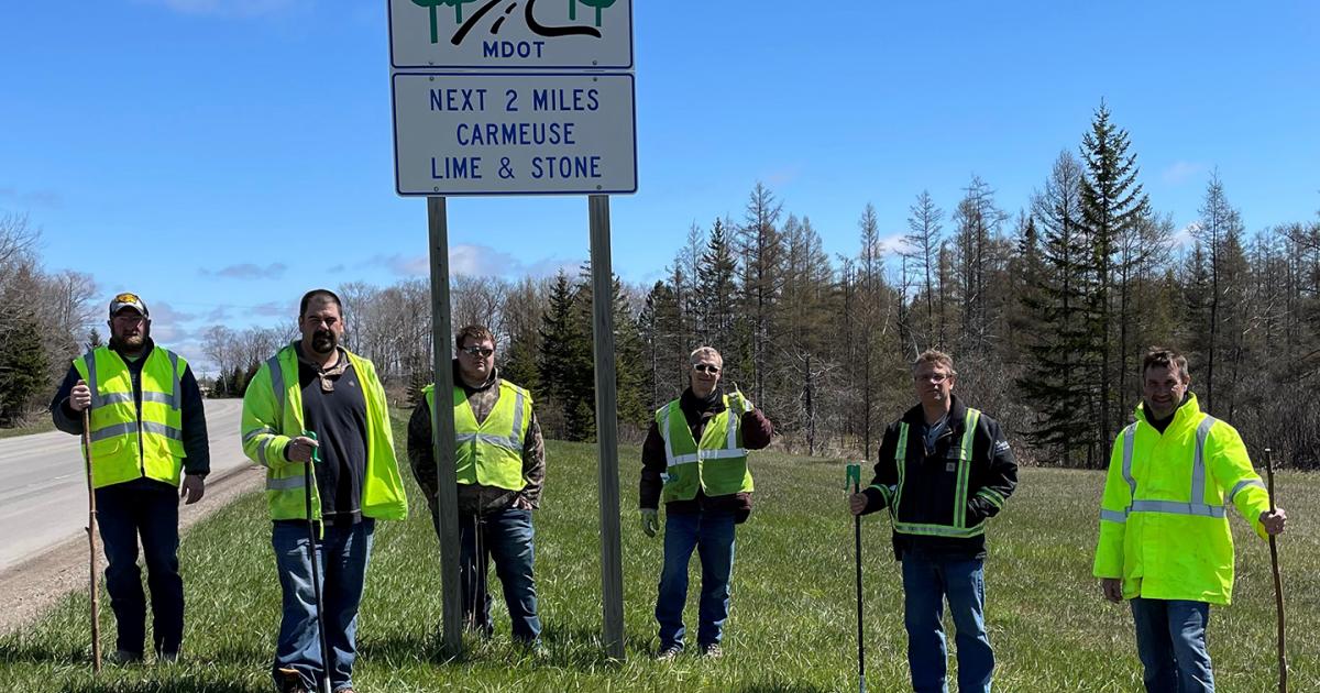 Port Inland employees help keep Michigan’s road clean | Carmeuse